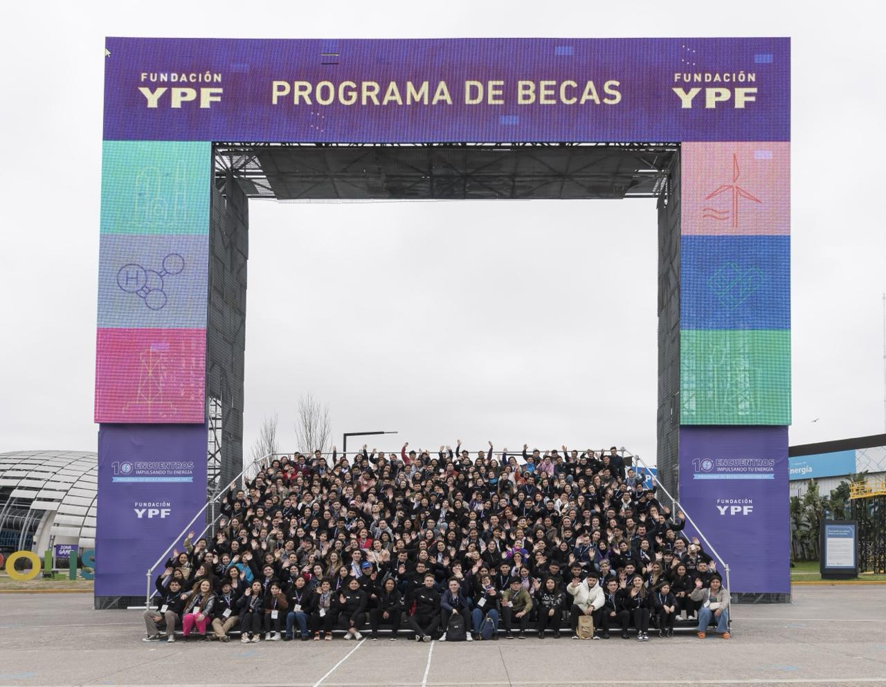 NUEVAS BECAS UNIVERSITARIAS DE FUNDACIÓN YPF - Pido la Palabra